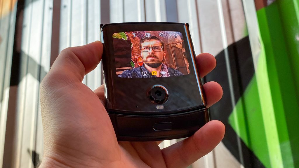 Motorola Razr 2019 vs Samsung Galaxy Fold | TechRadar