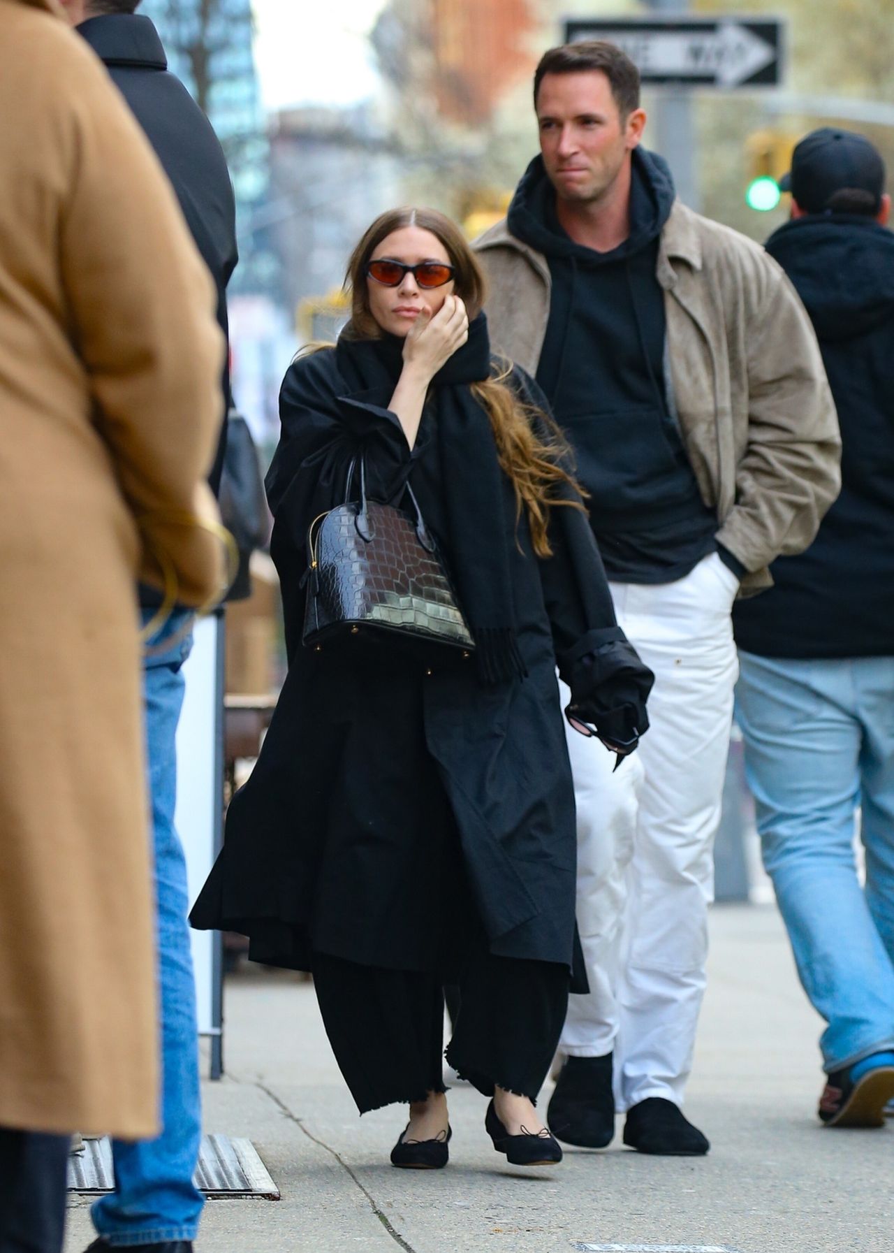 Elevated and Sophisticated—Here's How to Dress Like Ashley Olsen | Who ...