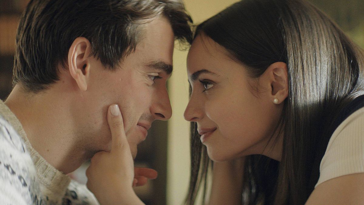 Netflix’s new romantic comedy sounds like a must-watch comfort movie ...