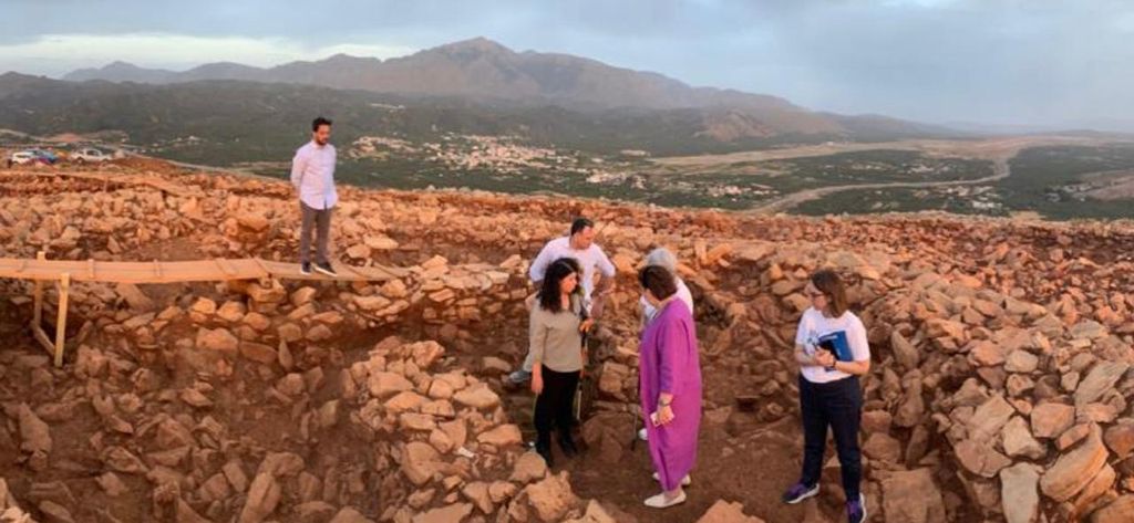 Mysterious 4,000-year-old 'palace' with maze-like walls found on Greek ...