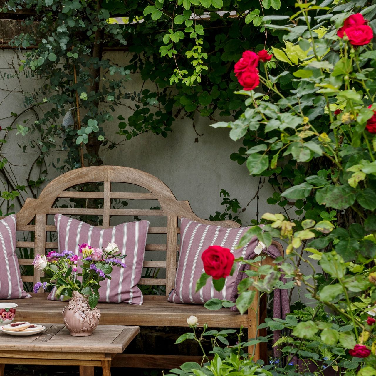 When to plant roses – the best times for beautiful blooms | Ideal Home
