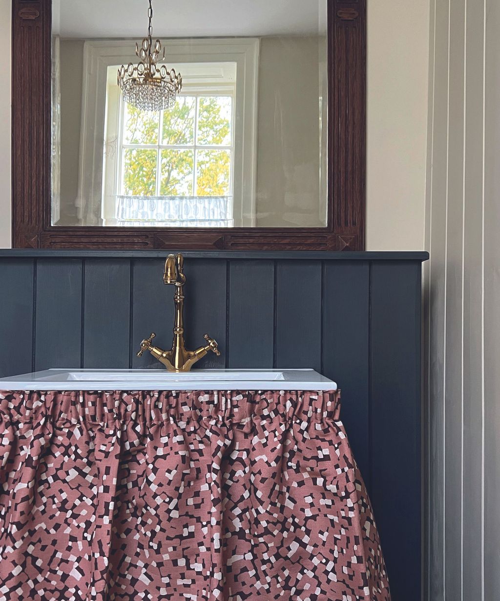 5 small bathroom splashback ideas design experts love | Real Homes