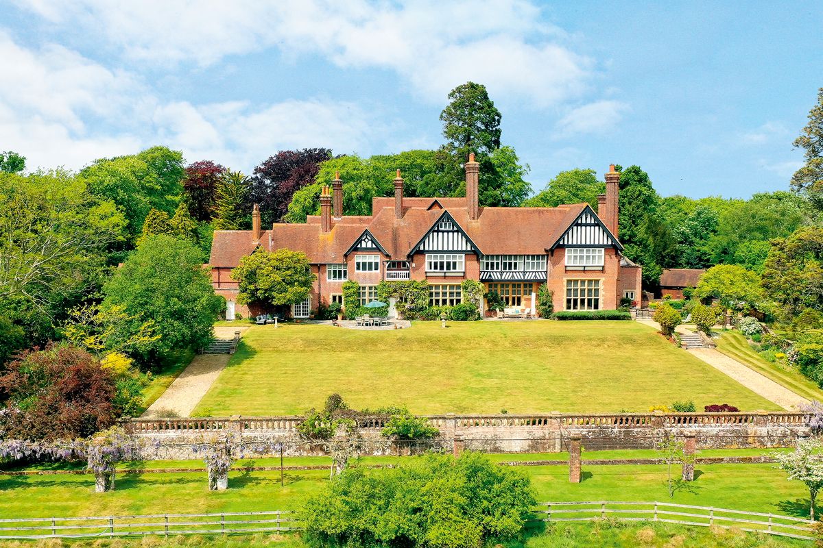 An immaculate New Forest mansion that's like stepping back into the ...