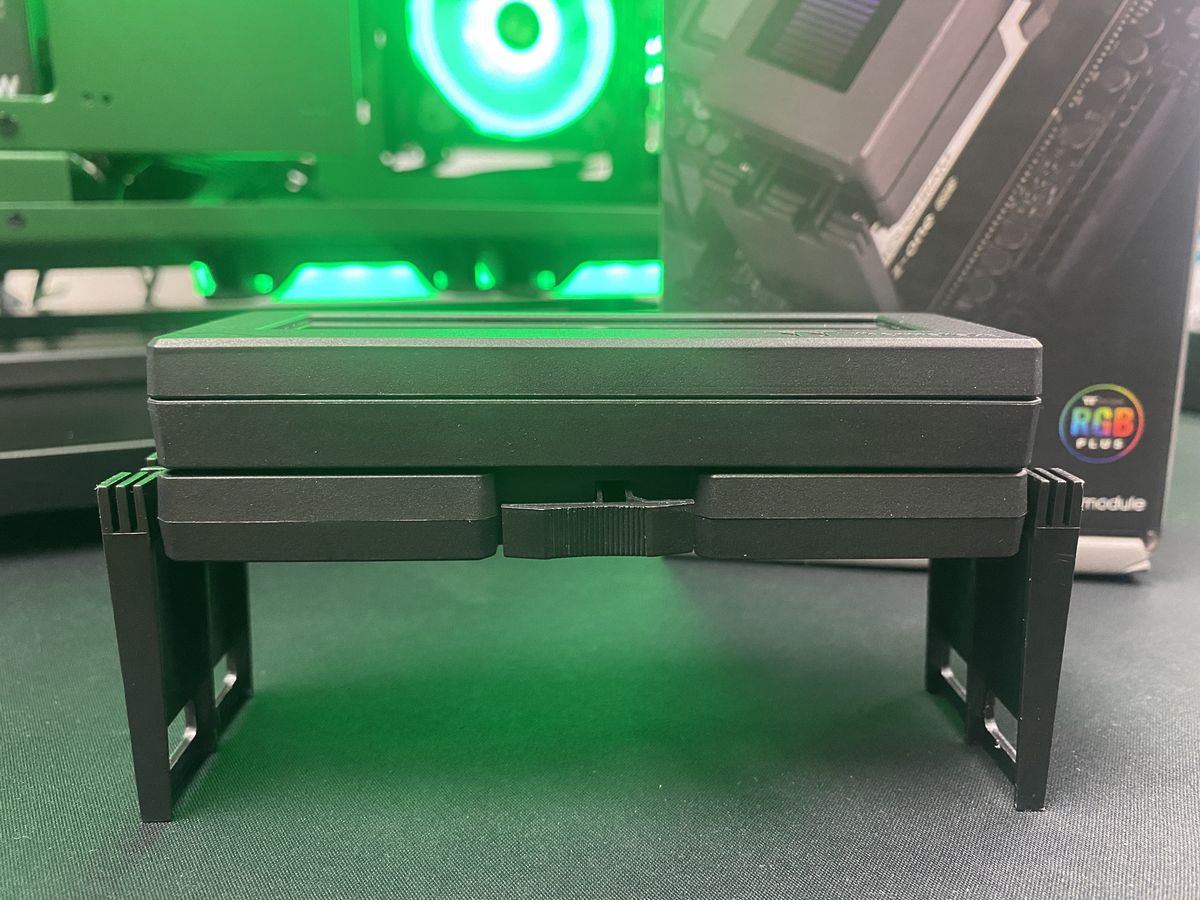 Thermaltake Debuts LCD Screen For Your RAM | Tom's Hardware