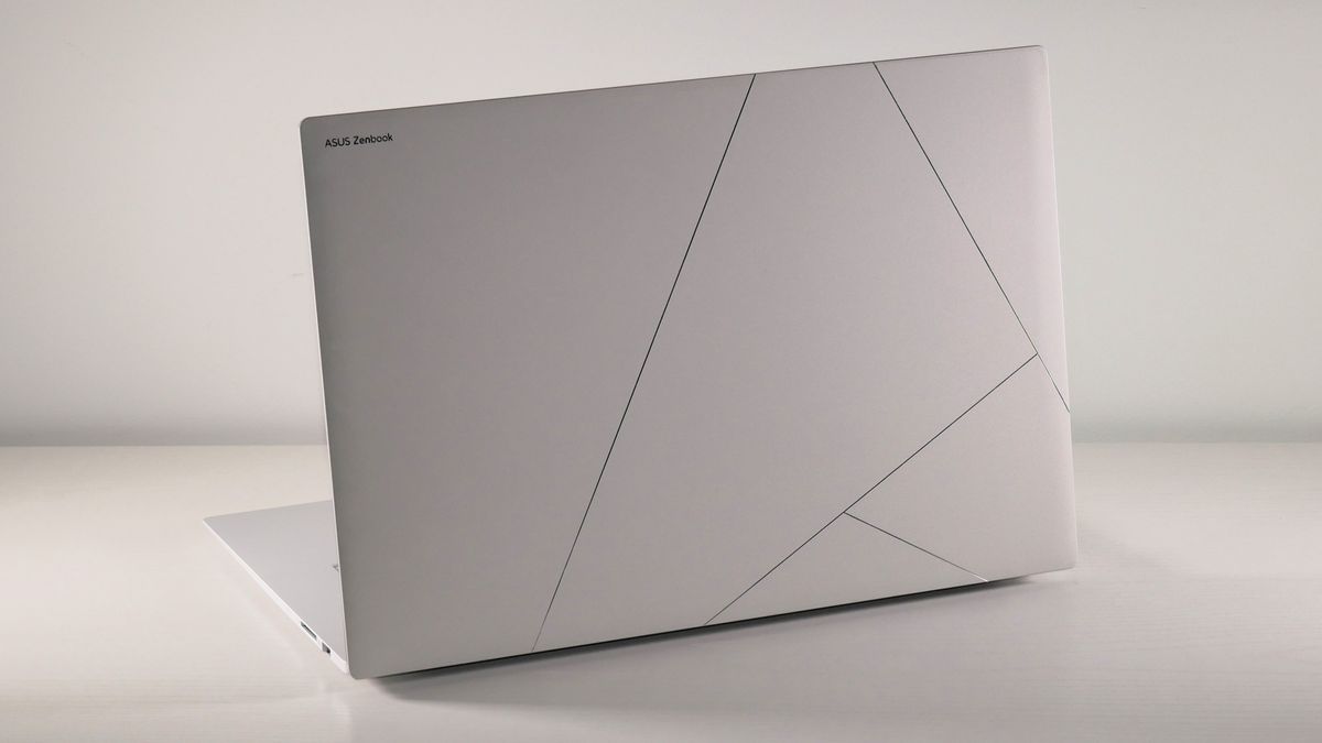 I tried gaming on an AMD Ryzen 300 AI laptop... I've never seen ...