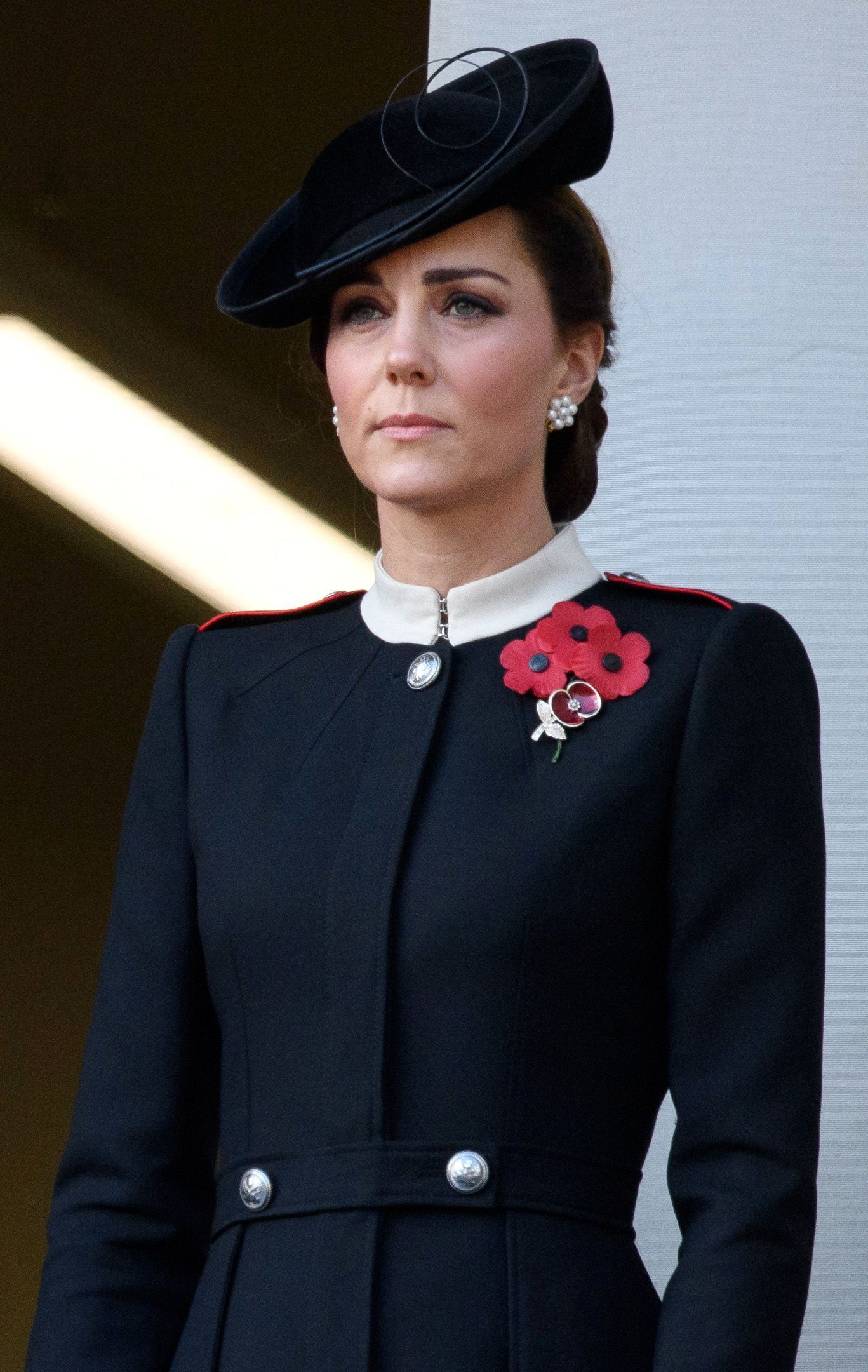 Why the Queen and Kate wore multiple poppies on Remembrance Sunday ...