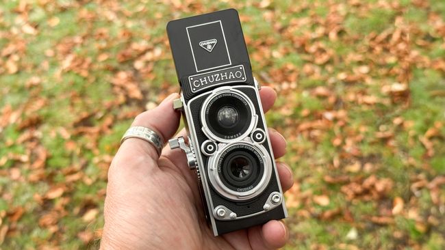 The Fujifilm X10 is a mix between the vintage digicam trend and the ...