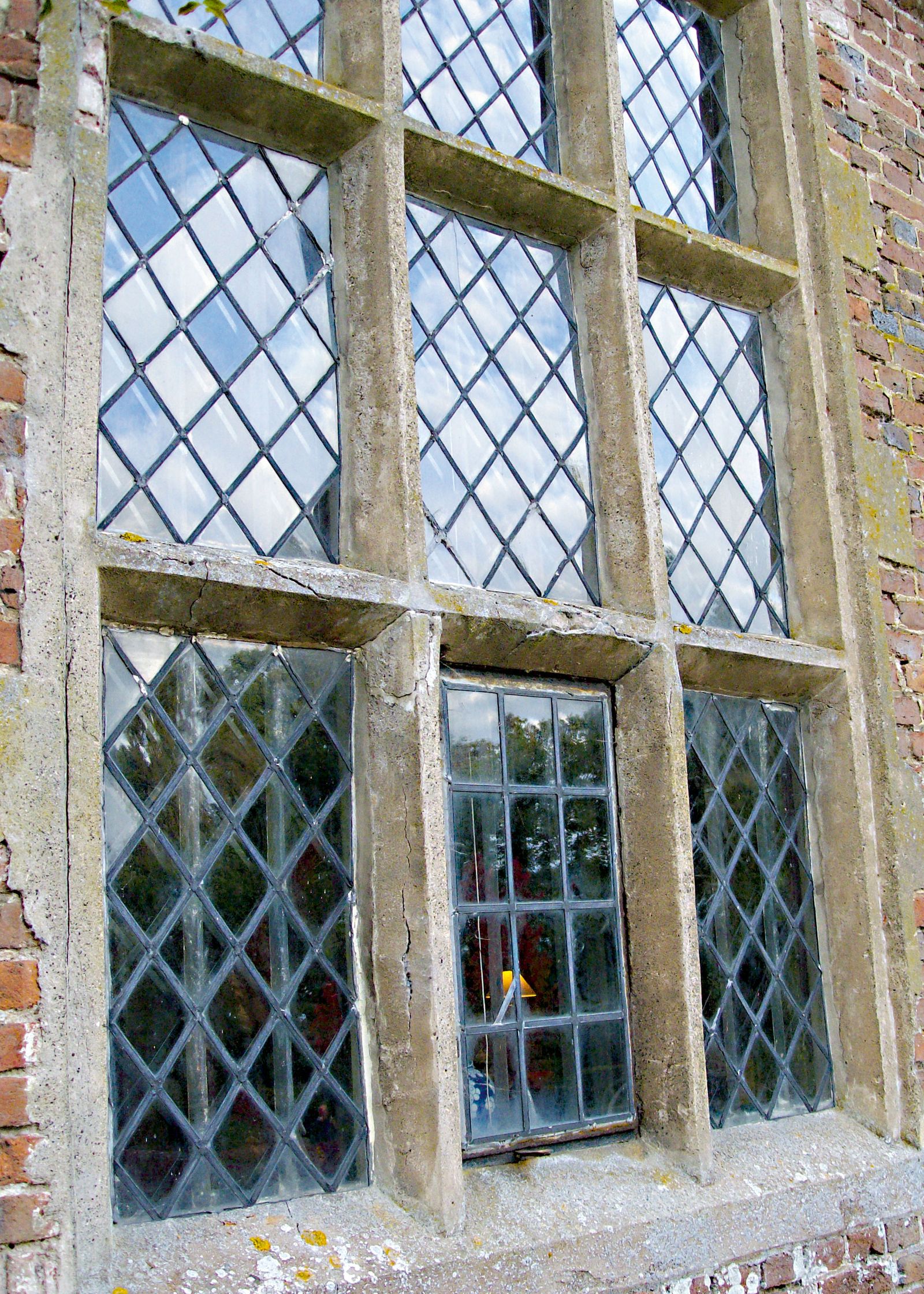 How to maintain and repair leaded windows | Real Homes