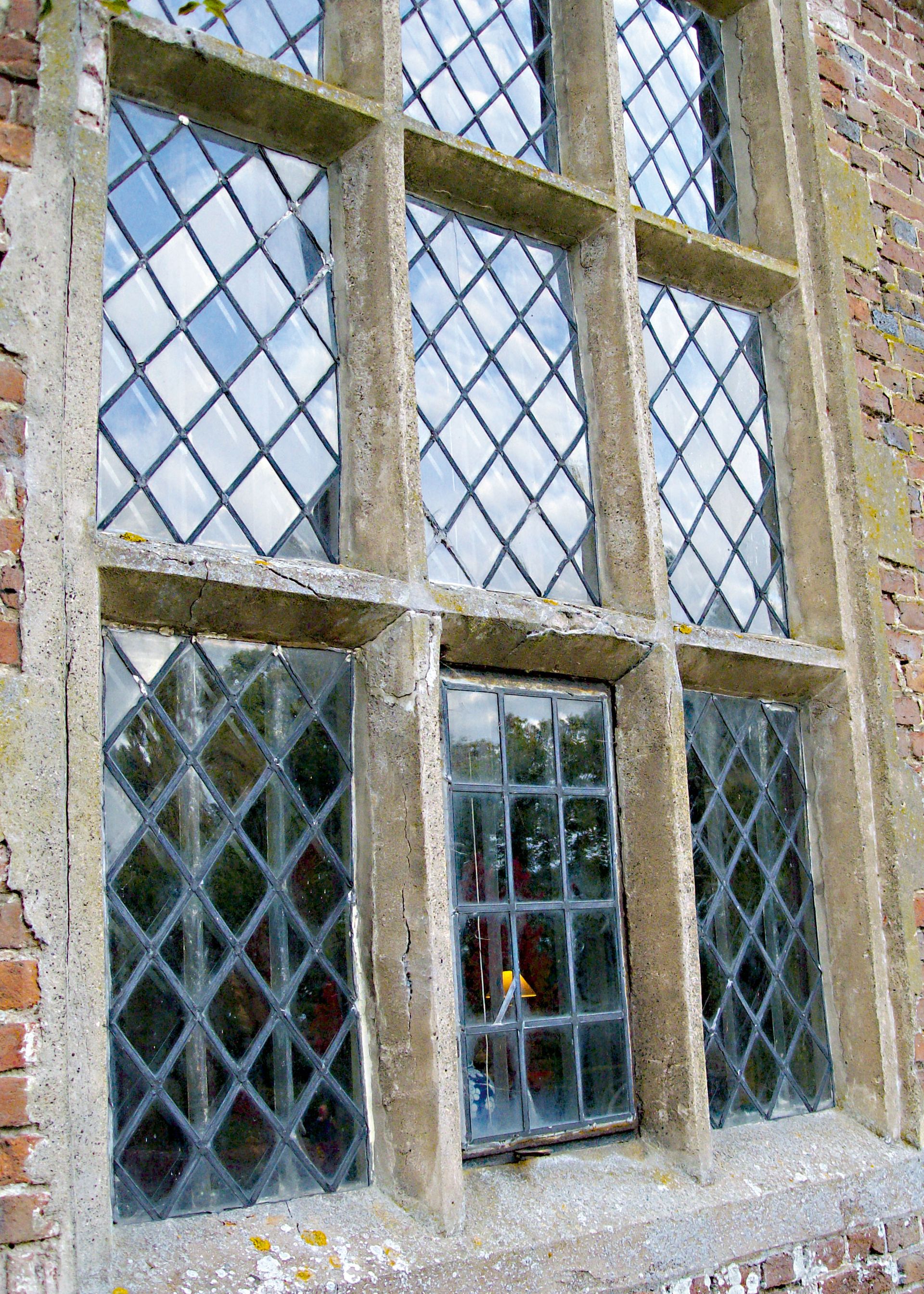 How to maintain and repair leaded windows | Real Homes