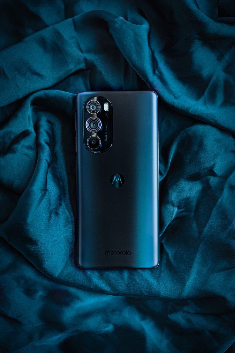 The new Motorola Edge+ (2022) comes for the Galaxy S22 Ultra with its ...