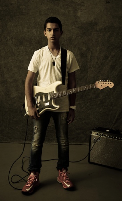 Ray Goren Premieres New Track, "Song for Me" | Guitar World