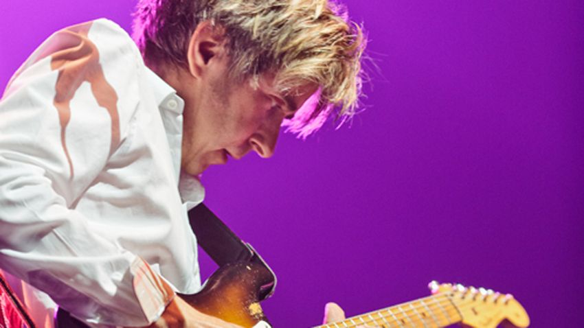 Eric Johnson is offering rare online guitar lessons – watch two of them ...