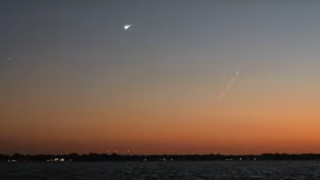 Watch huge fireball blaze over Lake Erie in stunning videos | Live Science