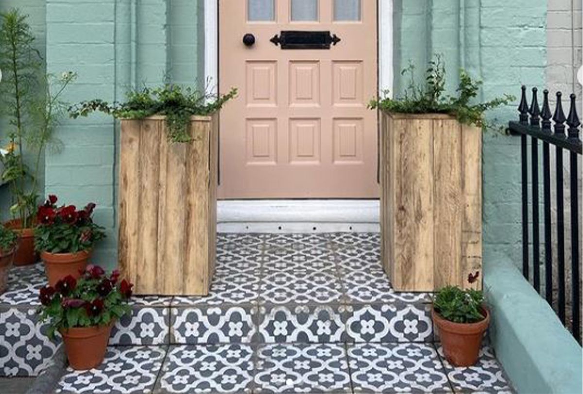 Stylish front door step ideas to up your home's kerb appeal | Homebuilding