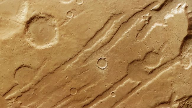 Deep 'scratches' and craters on Mars tell the tale of a Red Planet ice ...