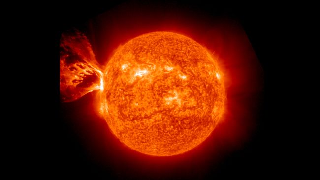 Surprise X-class solar flare from emerging sunspot triggers radio ...