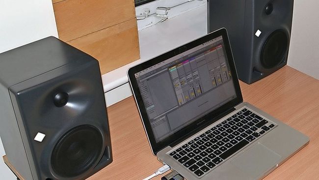 How to position nearfield monitors correctly in a project studio ...