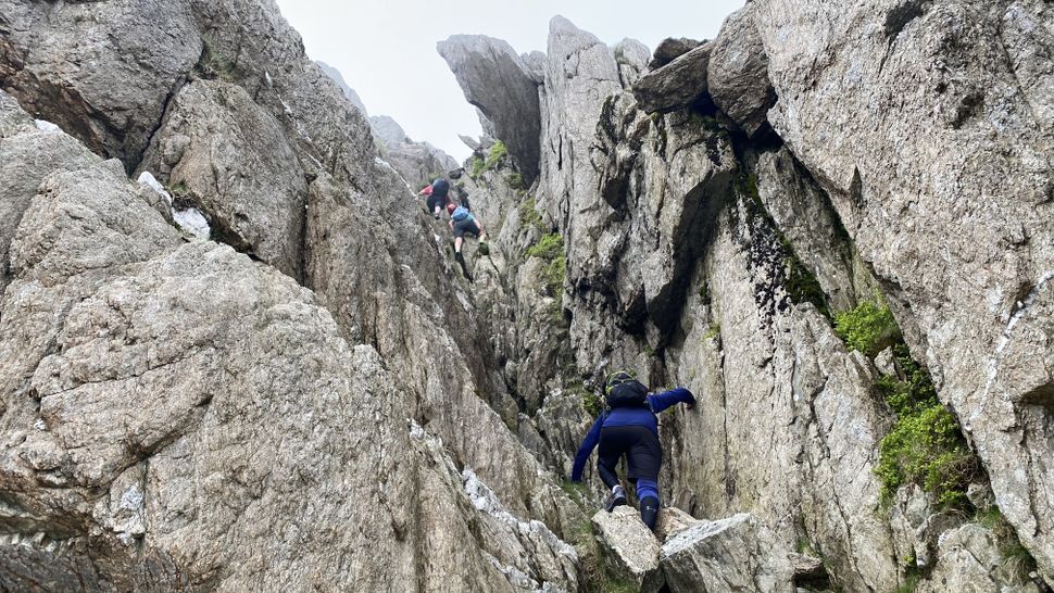 What is 'scrambling' in hiking? We get hands on | Advnture