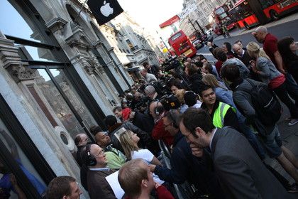 In pictures: Madness of the iPad queue | TechRadar