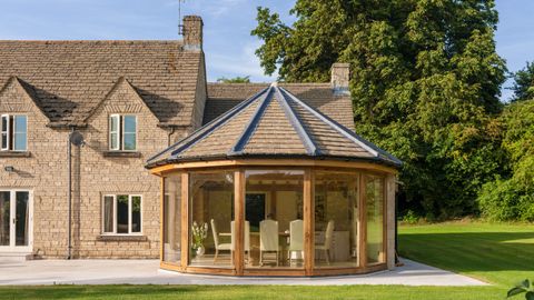 A complete guide to adding an oak frame conservatory | Homebuilding