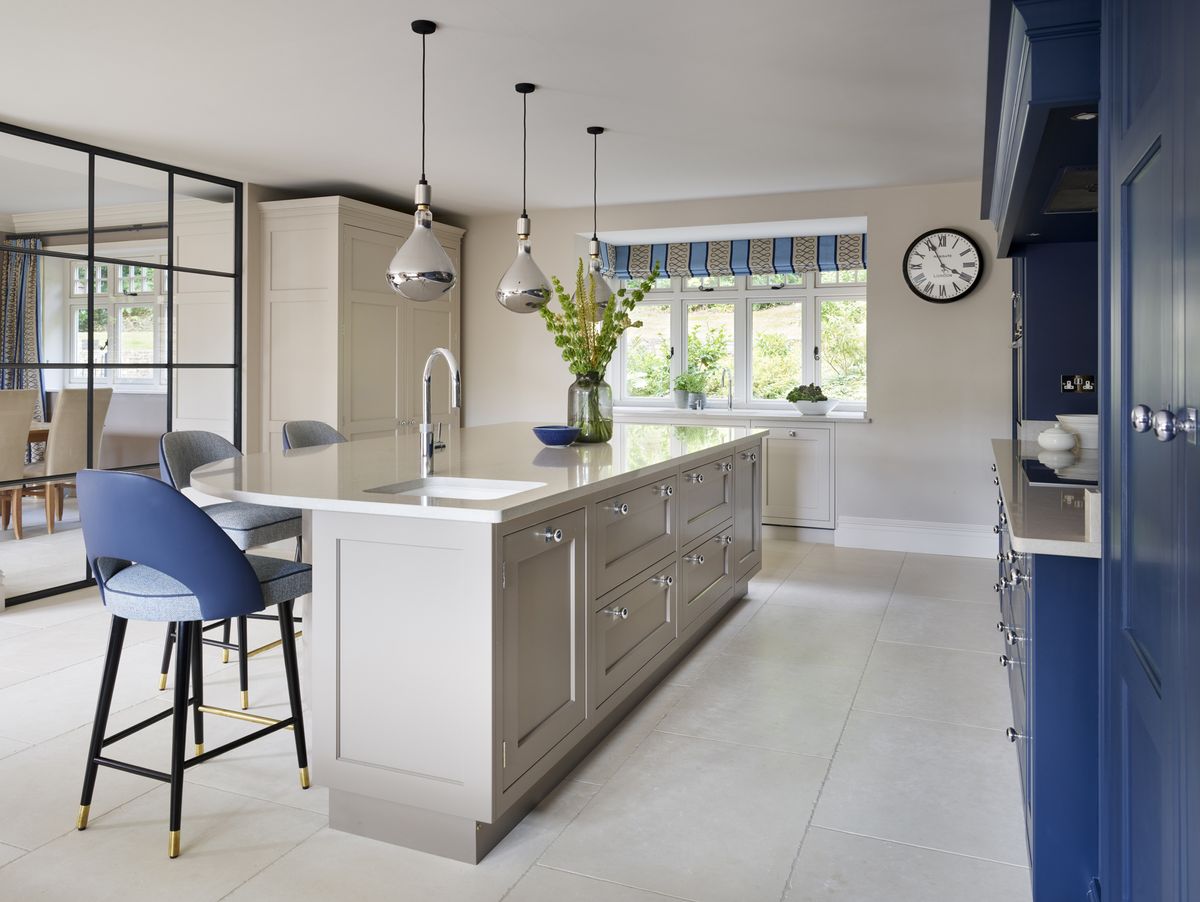 14 Kitchen Window Ideas for the Picture Perfect Space | Homebuilding