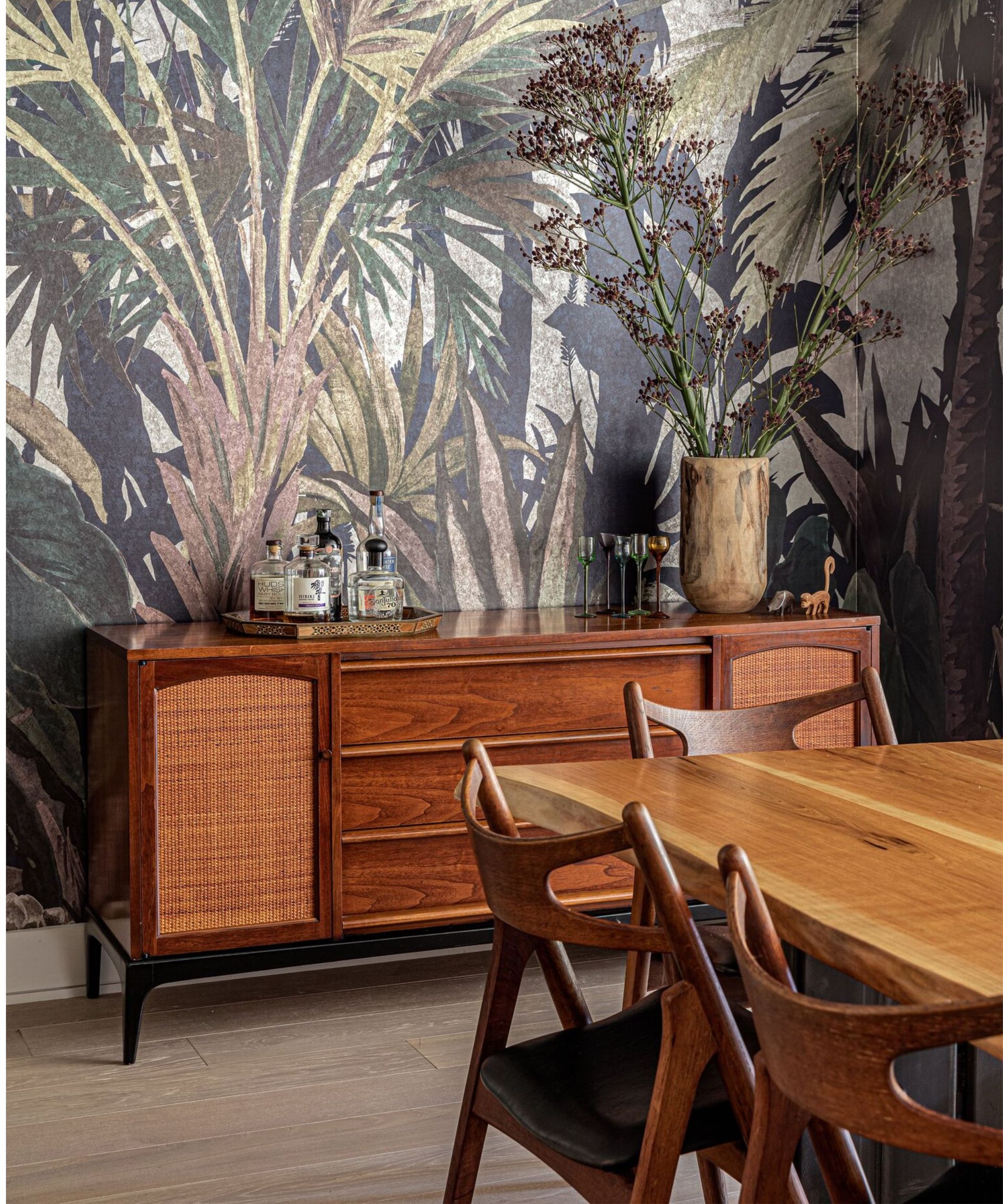 5 interior designers share their secrets for transforming a blank wall ...