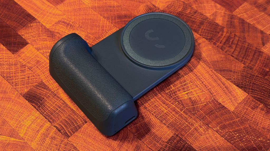 ShiftCam SnapGrip Review: The best camera grip for your iPhone, but do ...