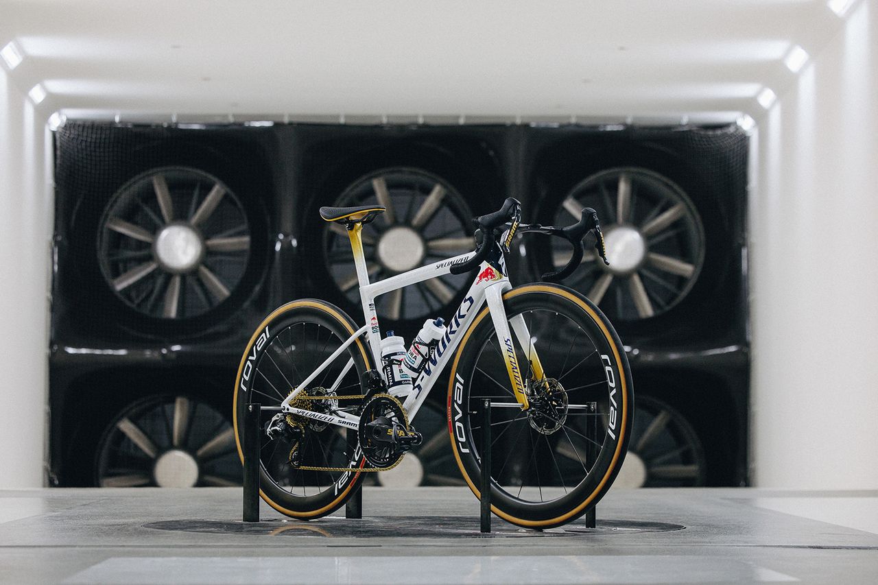 Remco Evenepoel’s Specialized S-Works Tarmac SL8 for 2026: Gold accents ...
