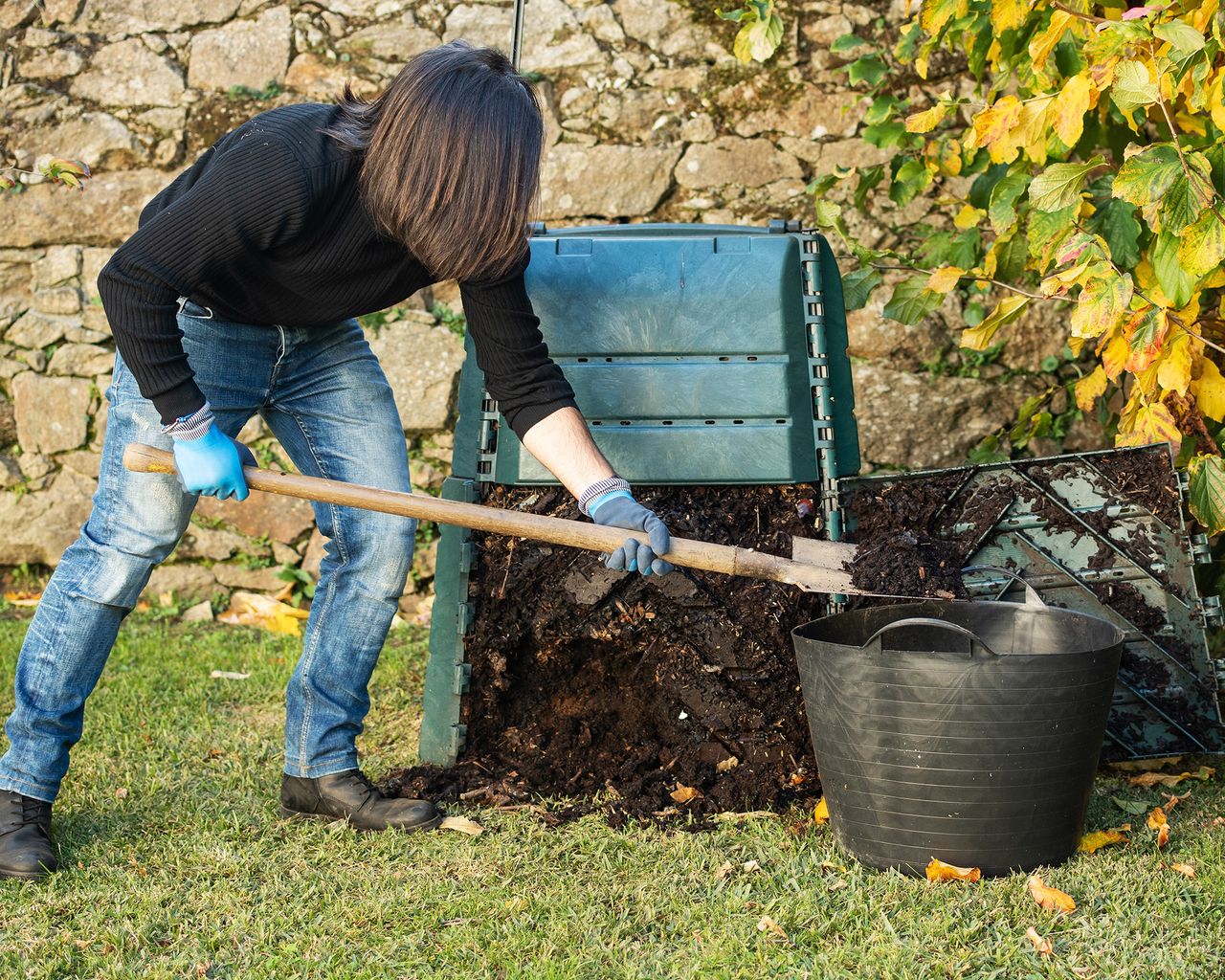 Why Does My Compost Smell Bad? Common Causes and Easy Fixes | Gardening ...