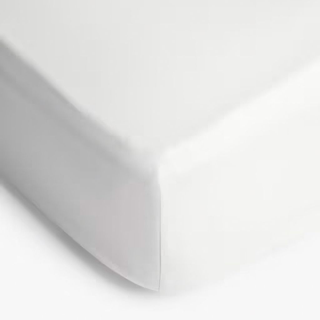 Fitted vs flat sheets: which is best, according to experts | Ideal Home