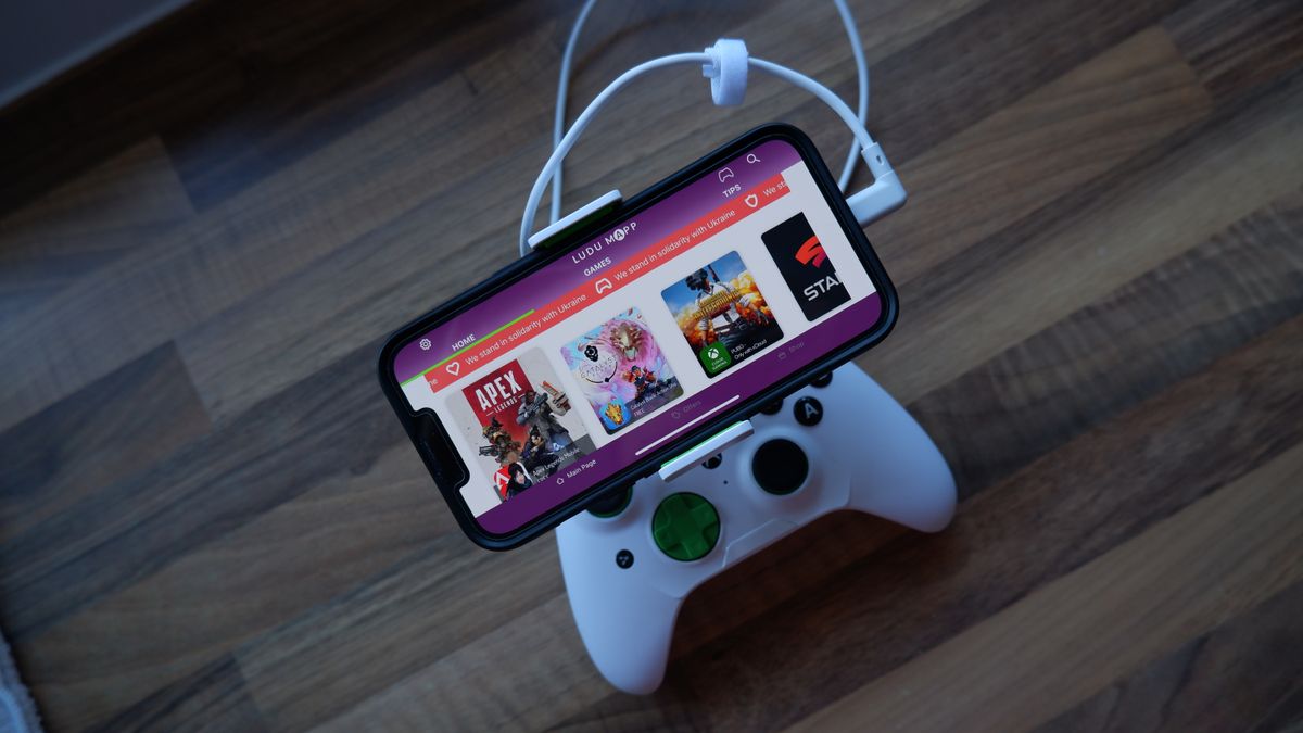 RiotPWR Xbox Cloud Gaming Controller for iPhone review | Laptop Mag