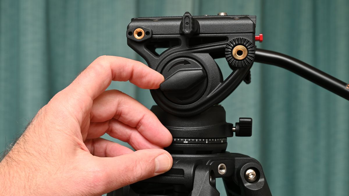 Neewer LL27 video tripod with fluid head review: a mostly sturdy, quick ...