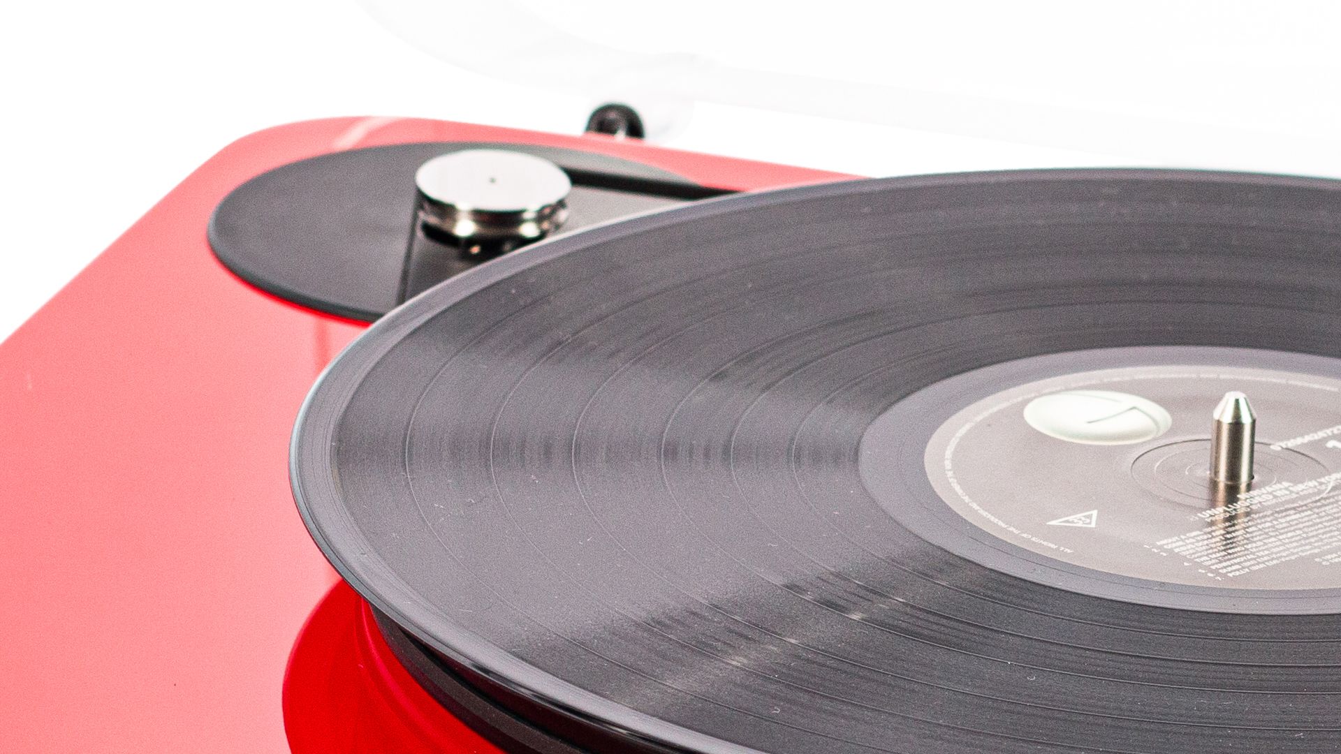 UK vinyl revenue to overtake CDs in 2021 according to British ...