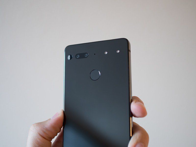 Essential Phone review: One (big) step away from the flagship ...