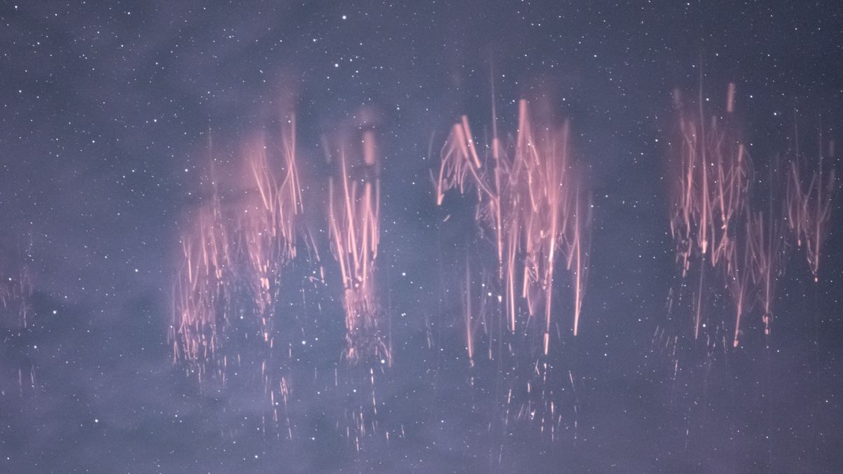 Eerie, ultra-detailed photo of a lightning 'sprite' exposes one of ...