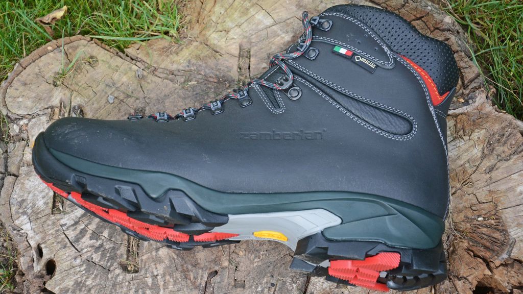 How to choose a pair of hiking boots: for challenging walks and epic ...