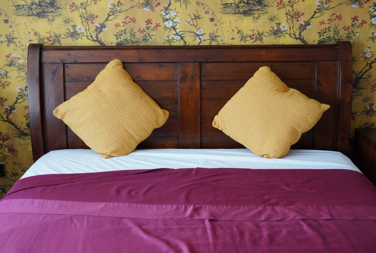 How to Make "Hospital Corners" — And Style Your Bed Better | Livingetc