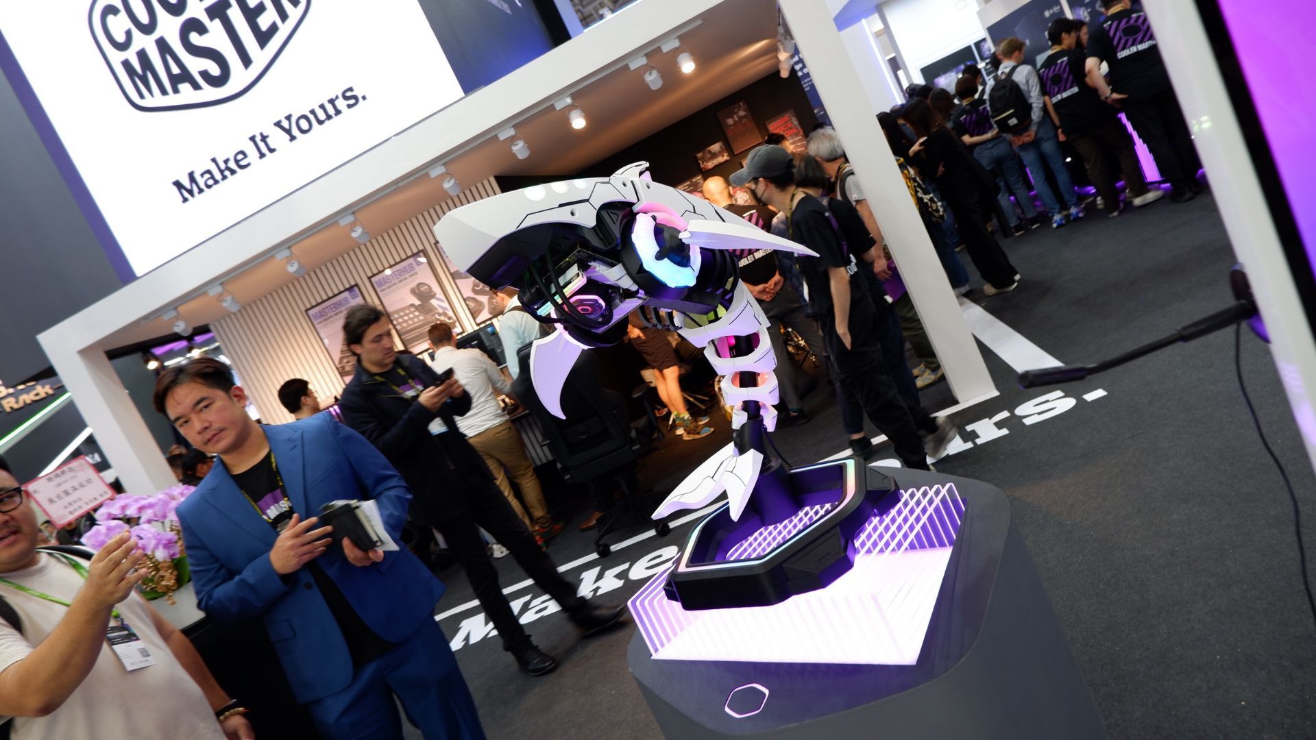 This $7,000 shark PC might be terrible value for money but it's 1 ...