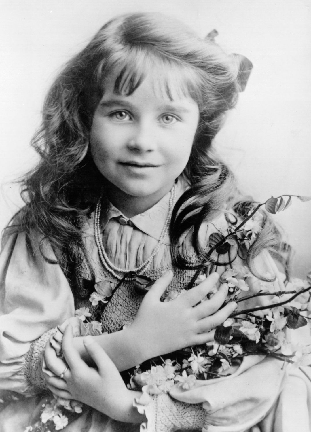 32 interesting facts about the Queen Mother and her long life | Woman ...