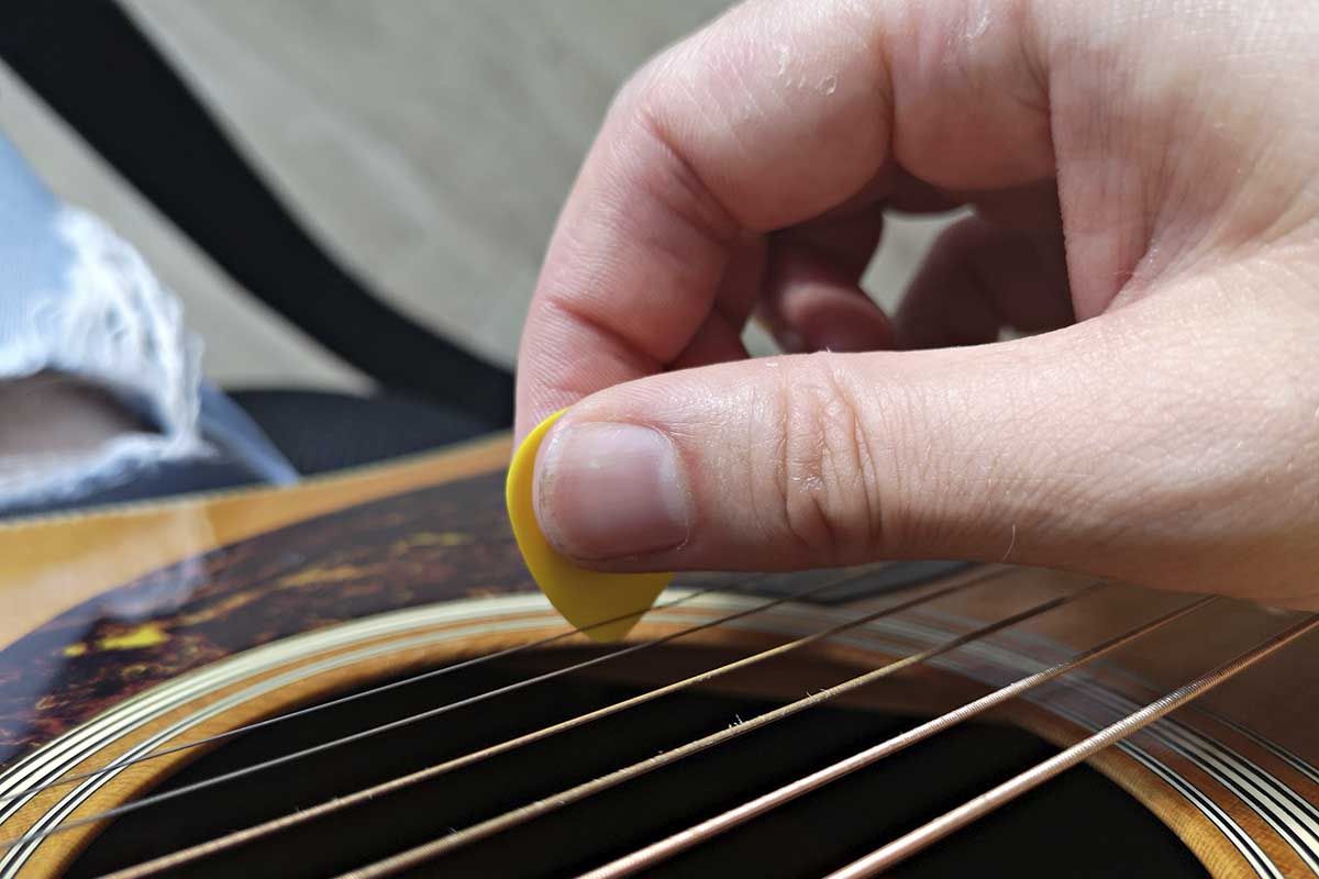 How to strum 16th notes on guitar | Guitar World