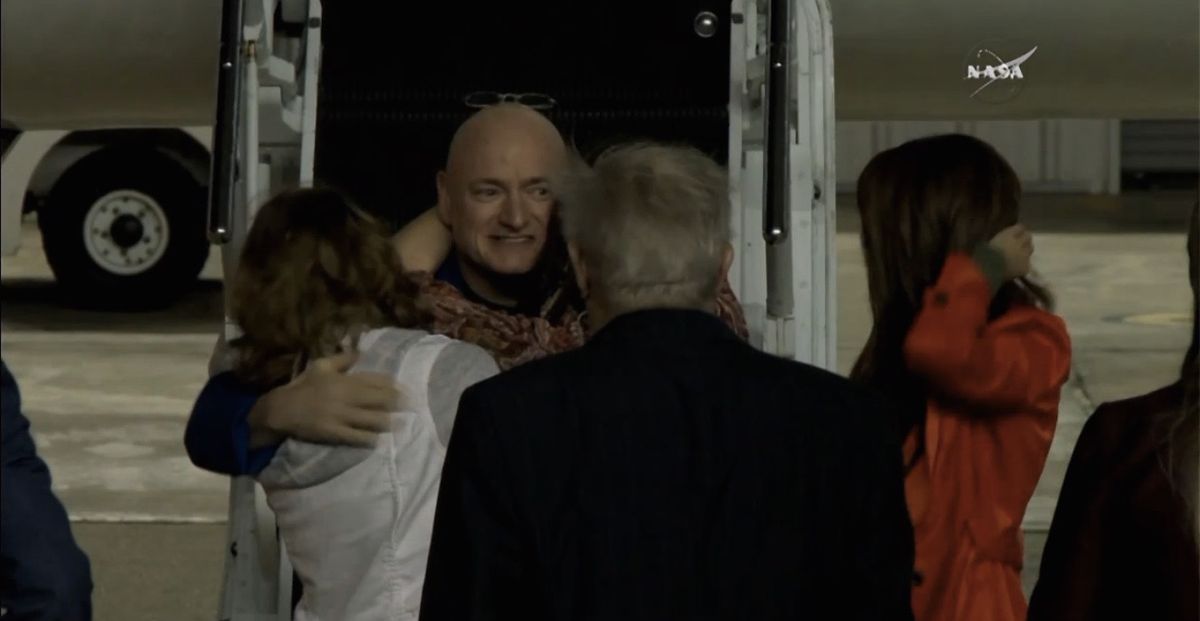 Jill Biden Welcomes 1-Year Astronaut Scott Kelly Home with Beer, Apple ...