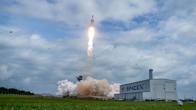SpaceX's Falcon Heavy launch of Psyche asteroid mission in photos | Space