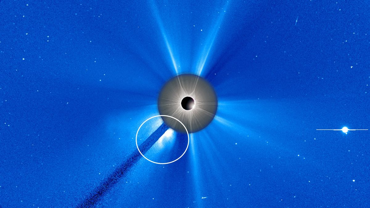 Photographers capture the exact moment a gargantuan storm blasts out of ...