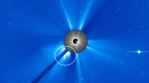 Photographers capture the exact moment a gargantuan storm blasts out of ...