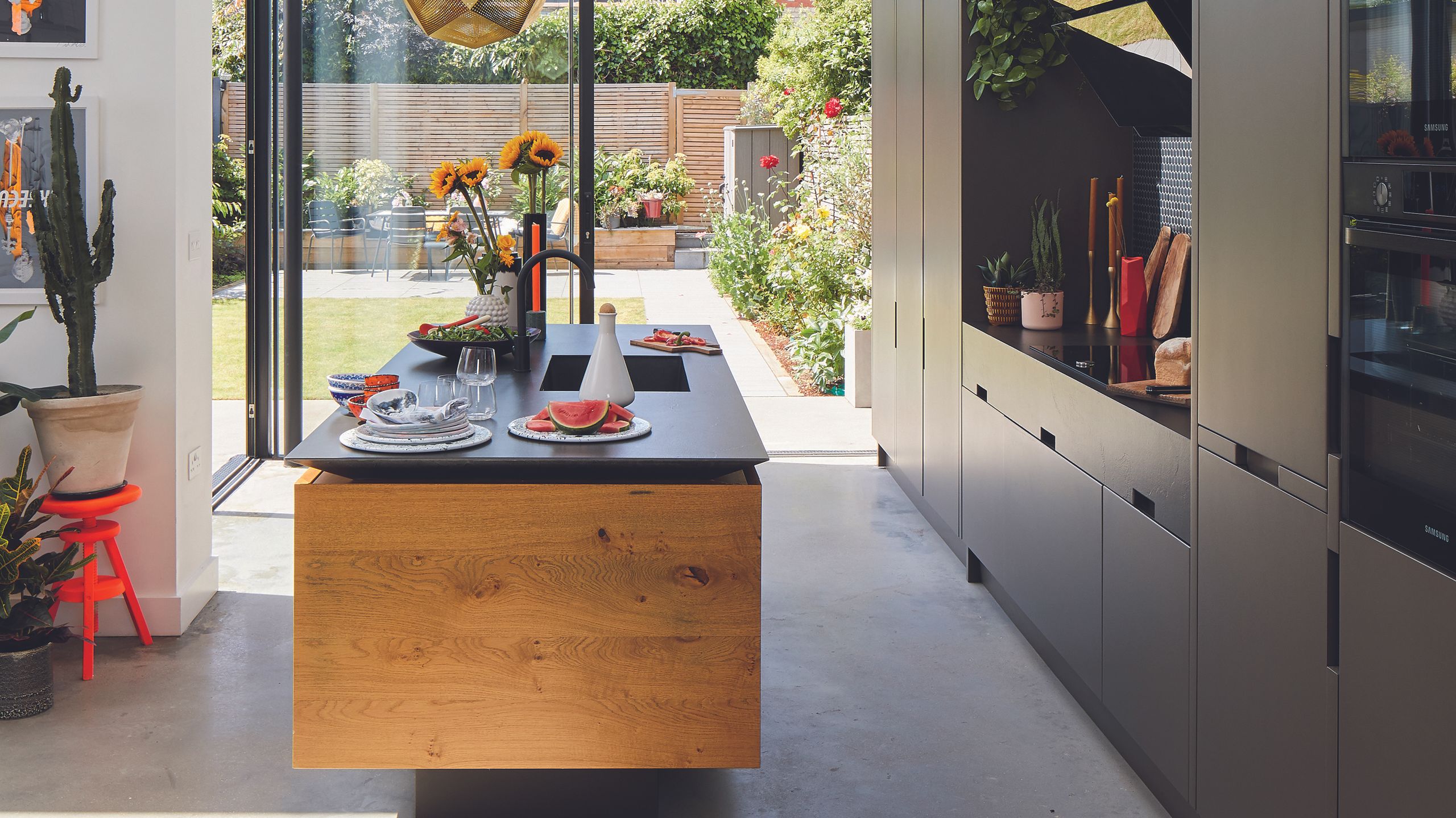 Are dark kitchen worktops a bad idea? | Ideal Home