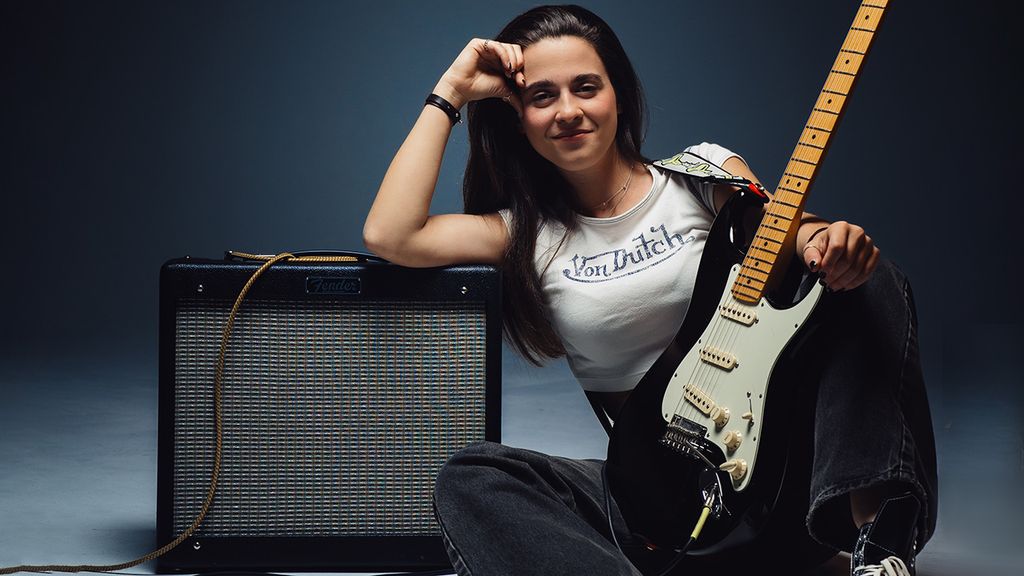 Emi Grace: Trashy Tone Thursday pioneer & social media shredder ...