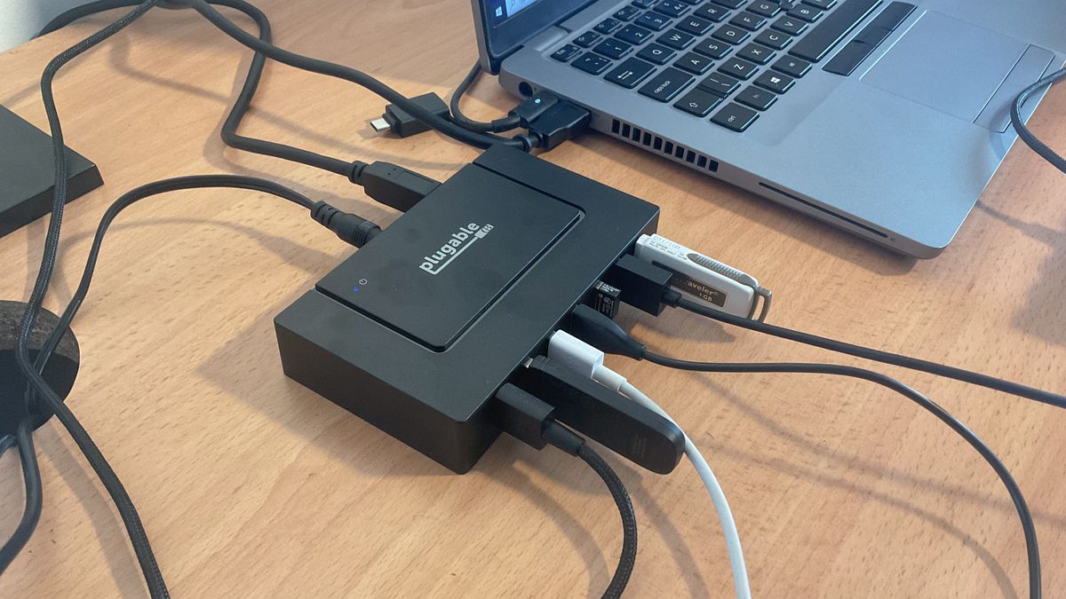 Plugable 7-in-1 USB Charging Hub review: Stacked with power | Laptop Mag