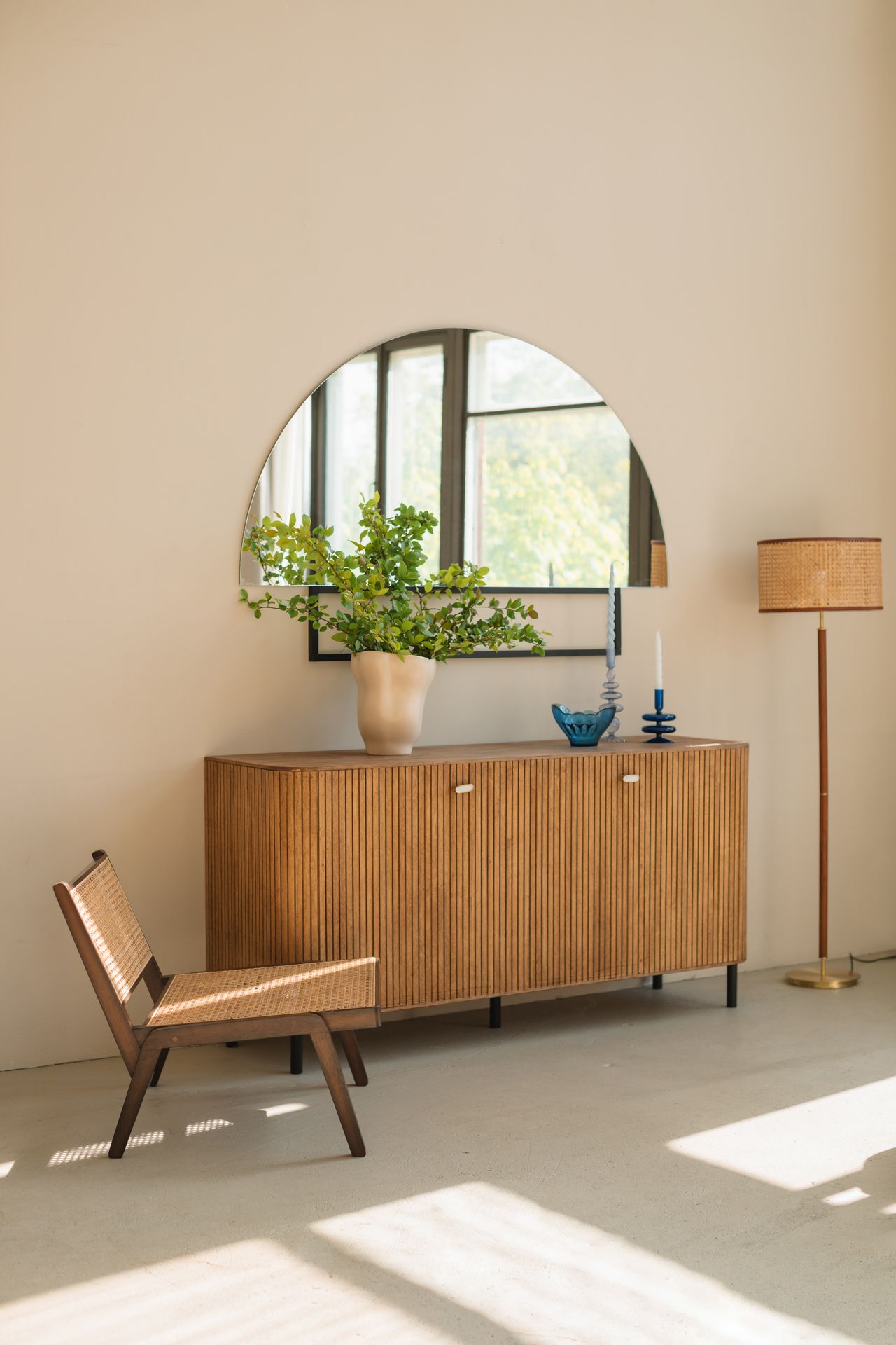 Why Does My House Smell Musty? 6 Worrying Causes | Livingetc