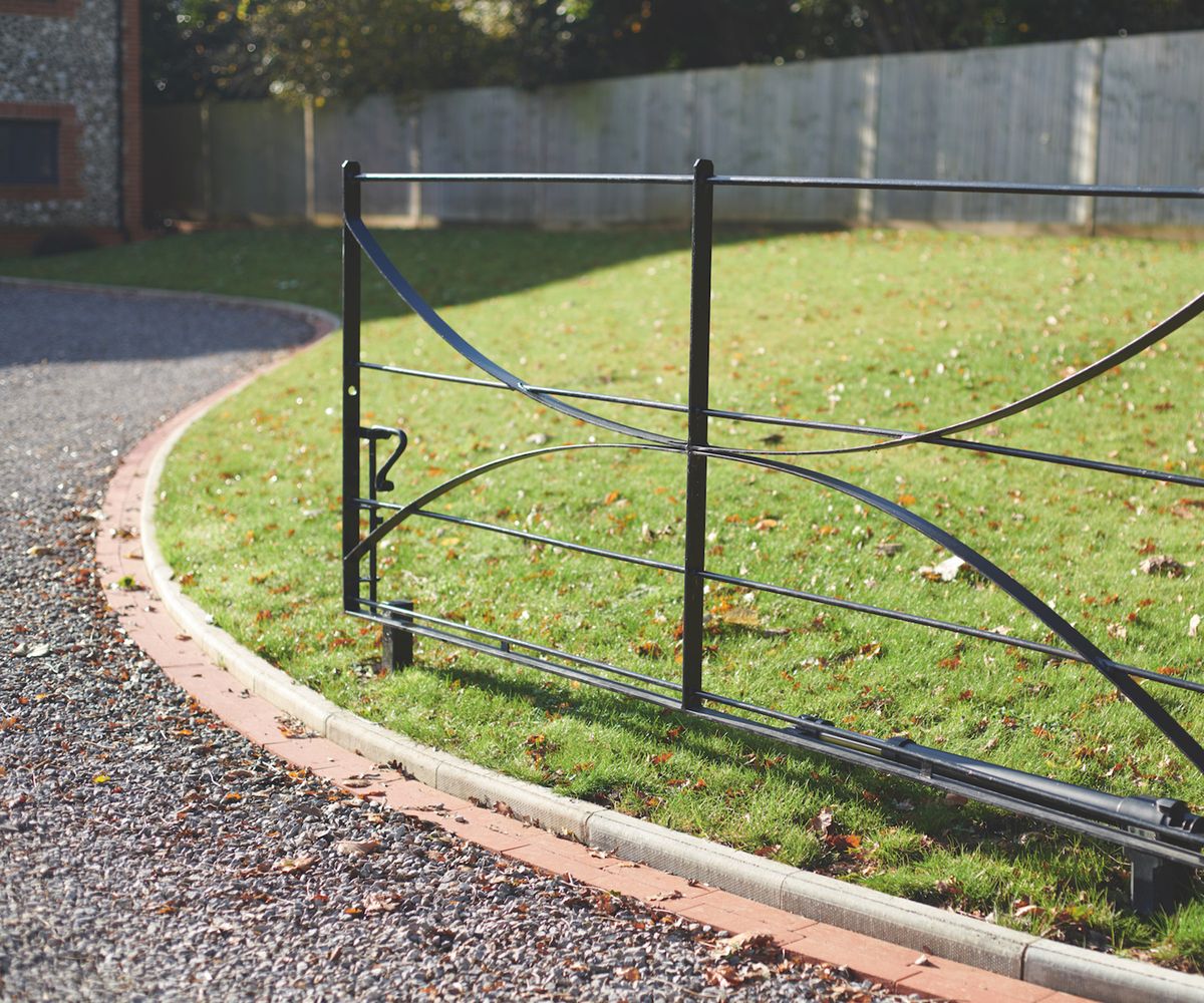 Lawn edging ideas: 11 ways to finish your lawn in style | Homebuilding