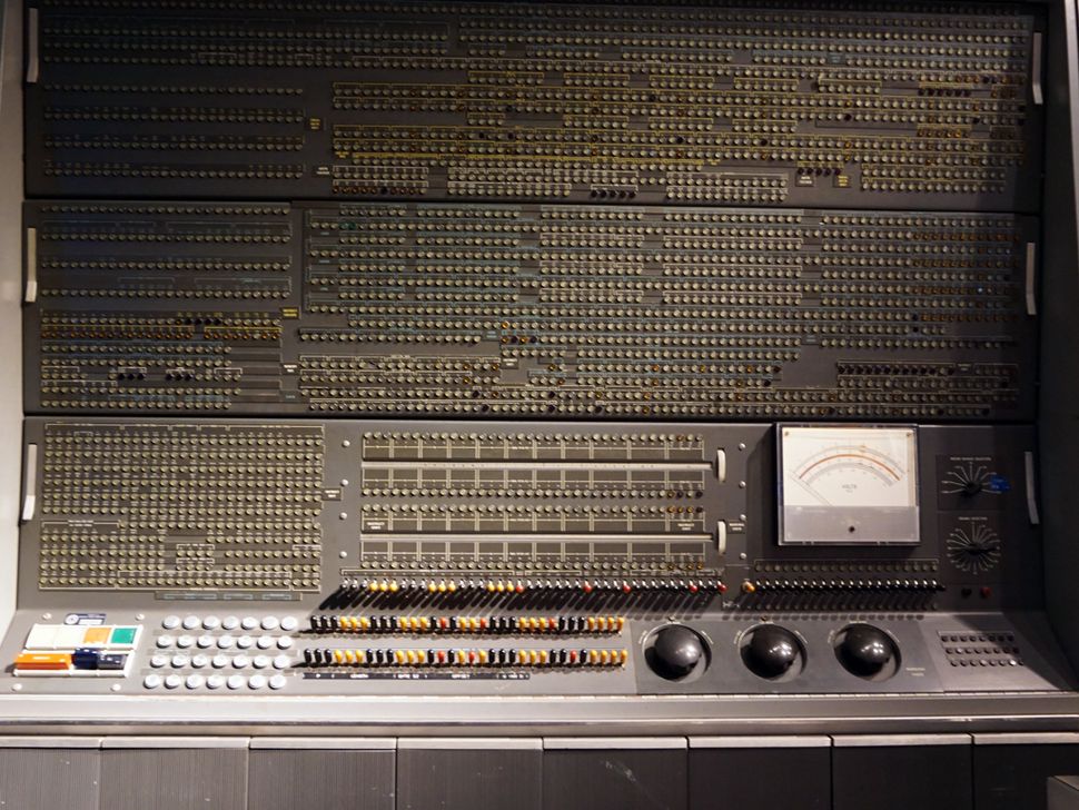 IBM Starts Making Computers (1953) - A Computer History Timeline